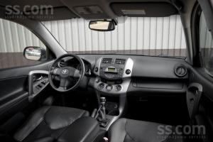 Black Toyota RAV4 2007 in Talsi, with an engine capacity of 2.20 L and mileage of 230 thousand km for 3490 €, photo 9 on AUTOMOTO.COM.LV