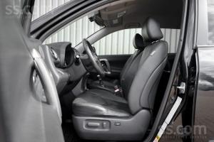 Black Toyota RAV4 2007 in Talsi, with an engine capacity of 2.20 L and mileage of 230 thousand km for 3490 €, photo 10 on AUTOMOTO.COM.LV