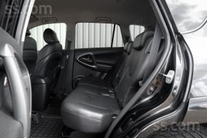 Black Toyota RAV4 2007 in Talsi, with an engine capacity of 2.20 L and mileage of 230 thousand km for 3490 €, photo 11 on AUTOMOTO.COM.LV