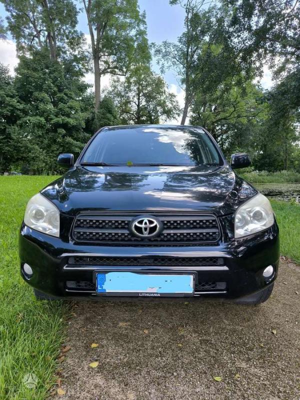 Melns Toyota RAV4 2007 Viļņa, ar dzinēja tilpumu 2.23 L un nobraukumu 218 tūkst. km par 4600 €, foto 3 vietnē AUTOMOTO.COM.LV