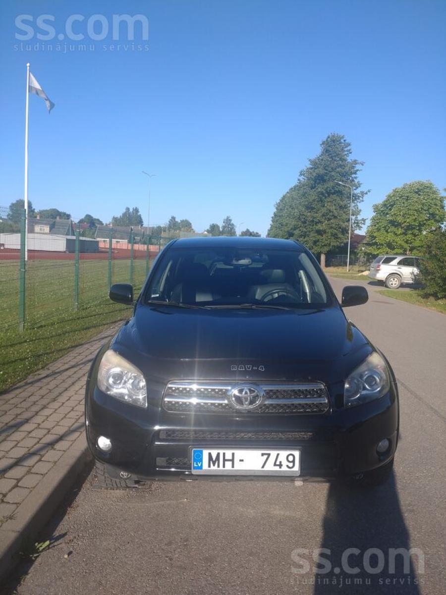 Black Toyota RAV4 2007 in Riga, with an engine capacity of 2.20 L and mileage of 263 thousand km for 3050 €, photo 1 on AUTOMOTO.COM.LV