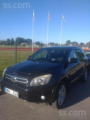 Black Toyota RAV4 2007 in Riga, with an engine capacity of 2.20 L and mileage of 263 thousand km for 3050 €, photo 3 on AUTOMOTO.COM.LV