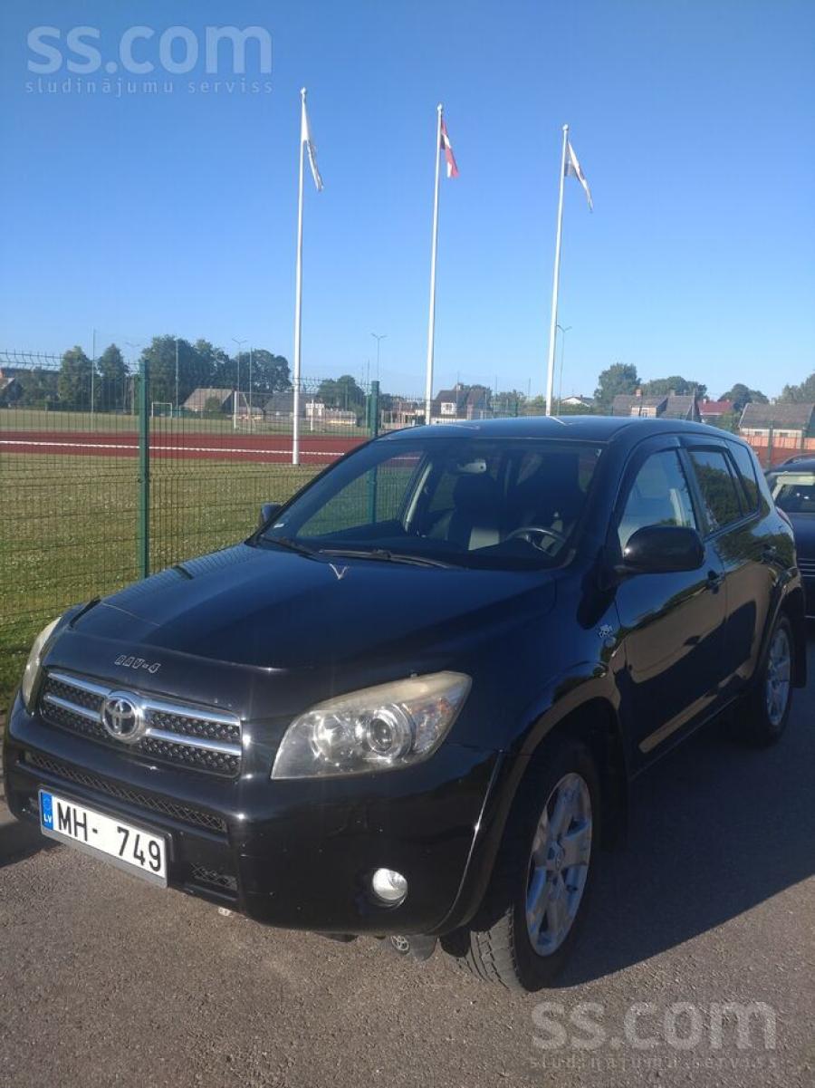 Black Toyota RAV4 2007 in Riga, with an engine capacity of 2.20 L and mileage of 263 thousand km for 3050 €, photo 3 on AUTOMOTO.COM.LV