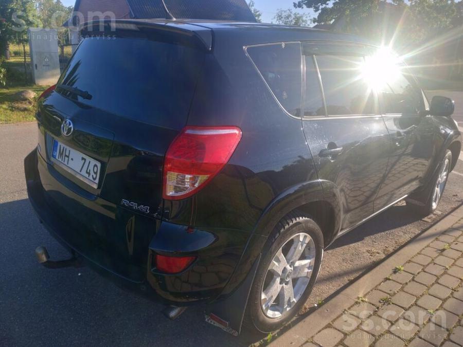 Black Toyota RAV4 2007 in Riga, with an engine capacity of 2.20 L and mileage of 263 thousand km for 3050 €, photo 6 on AUTOMOTO.COM.LV