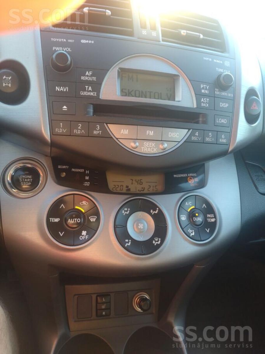Black Toyota RAV4 2007 in Riga, with an engine capacity of 2.20 L and mileage of 263 thousand km for 3050 €, photo 7 on AUTOMOTO.COM.LV