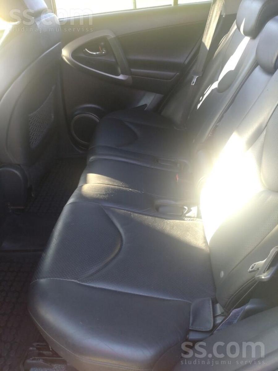 Black Toyota RAV4 2007 in Riga, with an engine capacity of 2.20 L and mileage of 263 thousand km for 3050 €, photo 8 on AUTOMOTO.COM.LV