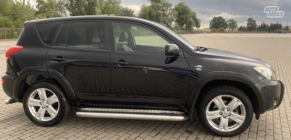 Black Toyota RAV4 2007 in Marijampole, with an engine capacity of 2.20 L and mileage of 178 thousand km for 3950 €, photo 4 on AUTOMOTO.COM.LV