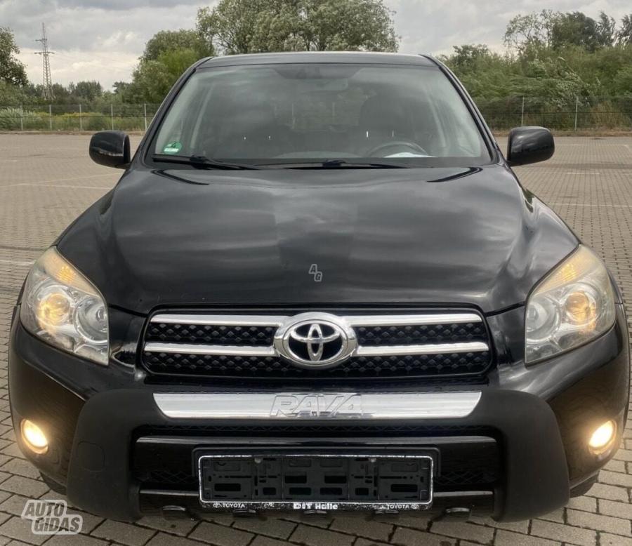 Melns Toyota RAV4 2007 Marijampole, ar dzinēja tilpumu 2.20 L un nobraukumu 178 tūkst. km par 3950 €, foto 5 vietnē AUTOMOTO.COM.LV