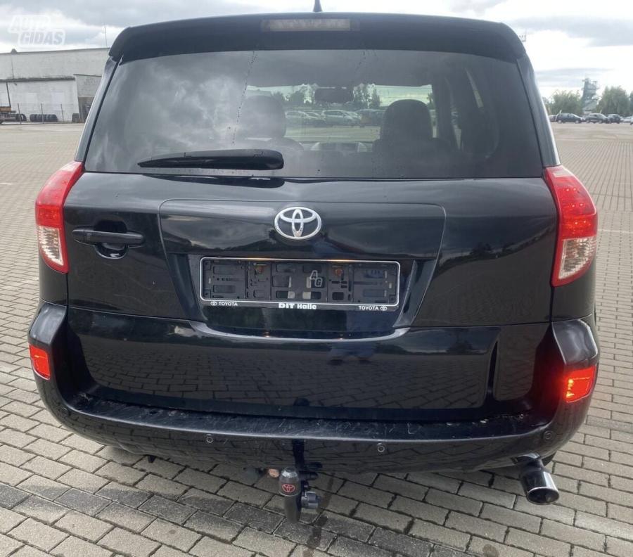 Melns Toyota RAV4 2007 Marijampole, ar dzinēja tilpumu 2.20 L un nobraukumu 178 tūkst. km par 3950 €, foto 6 vietnē AUTOMOTO.COM.LV