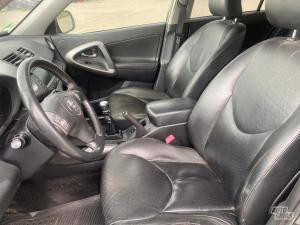Melns Toyota RAV4 2007 Marijampole, ar dzinēja tilpumu 2.20 L un nobraukumu 178 tūkst. km par 3950 €, foto 8 vietnē AUTOMOTO.COM.LV