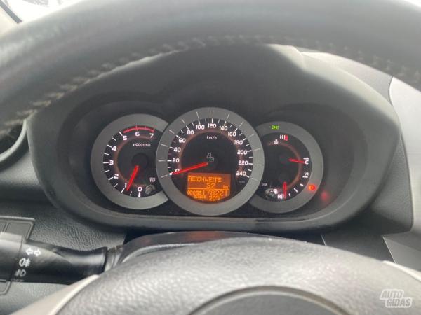 Black Toyota RAV4 2007 in Marijampole, with an engine capacity of 2.20 L and mileage of 178 thousand km for 3950 €, photo 10 on AUTOMOTO.COM.LV
