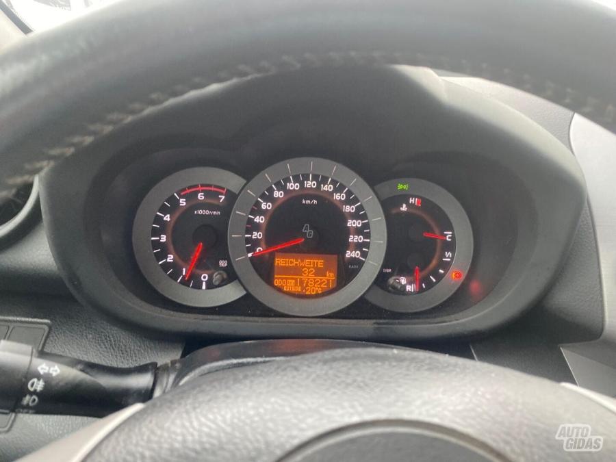 Melns Toyota RAV4 2007 Marijampole, ar dzinēja tilpumu 2.20 L un nobraukumu 178 tūkst. km par 3950 €, foto 10 vietnē AUTOMOTO.COM.LV