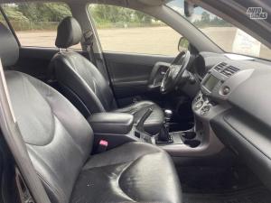Melns Toyota RAV4 2007 Marijampole, ar dzinēja tilpumu 2.20 L un nobraukumu 178 tūkst. km par 3950 €, foto 14 vietnē AUTOMOTO.COM.LV