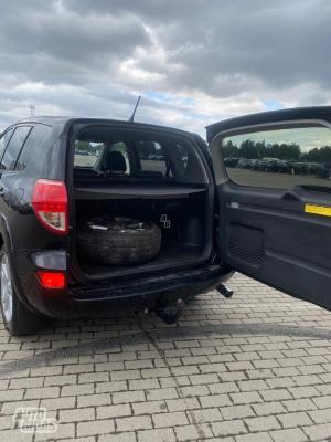 Melns Toyota RAV4 2007 Marijampole, ar dzinēja tilpumu 2.20 L un nobraukumu 178 tūkst. km par 3950 €, foto 16 vietnē AUTOMOTO.COM.LV