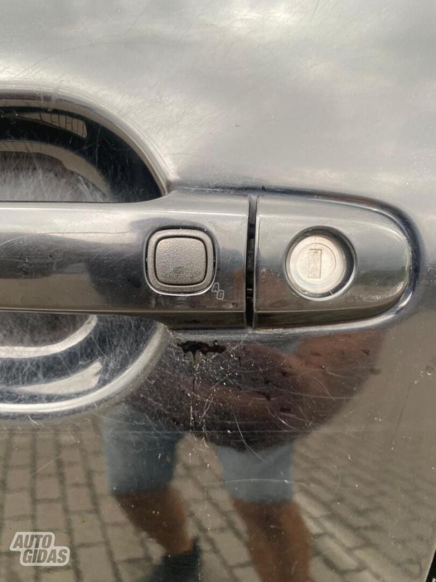 Melns Toyota RAV4 2007 Marijampole, ar dzinēja tilpumu 2.20 L un nobraukumu 178 tūkst. km par 3950 €, foto 17 vietnē AUTOMOTO.COM.LV