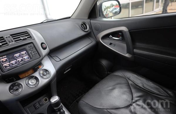 Тойота РАВ 4 2007 в Рига на AUTOMOTO.COM.LV Черный Тойота РАВ 4 2007 в Рига, объемом двигателя 2.20 л и пробегом 354 тыс. км за 1695 €, фото 8 на AUTOMOTO.COM.LV