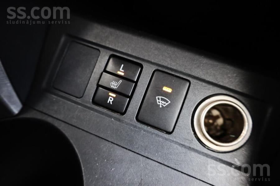Черный Тойота РАВ 4 2007 в Рига, объемом двигателя 2.20 л и пробегом 354 тыс. км за 1695 €, фото 17 на AUTOMOTO.COM.LV