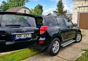 Melns Toyota RAV4 2008 Rīga, ar dzinēja tilpumu 2.20 L un nobraukumu 293 tūkst. km par 4500 €, foto 5 vietnē AUTOMOTO.COM.LV