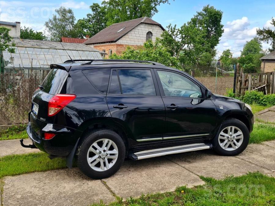 Melns Toyota RAV4 2008 Rīga, ar dzinēja tilpumu 2.20 L un nobraukumu 293 tūkst. km par 4500 €, foto 6 vietnē AUTOMOTO.COM.LV