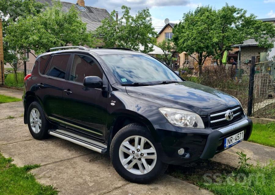 Melns Toyota RAV4 2008 Rīga, ar dzinēja tilpumu 2.20 L un nobraukumu 293 tūkst. km par 4500 €, foto 7 vietnē AUTOMOTO.COM.LV