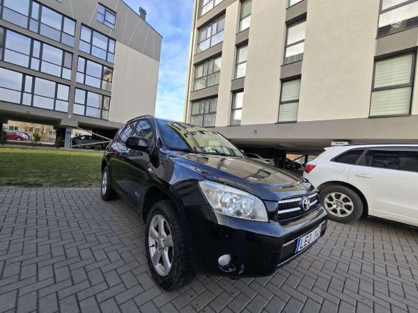 Melns Toyota RAV4 2008 Kauņa, ar dzinēja tilpumu 2.23 L un nobraukumu 225 tūkst. km par 5150 €, foto 4 vietnē AUTOMOTO.COM.LV