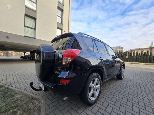 Melns Toyota RAV4 2008 Kauņa, ar dzinēja tilpumu 2.23 L un nobraukumu 225 tūkst. km par 5150 €, foto 5 vietnē AUTOMOTO.COM.LV