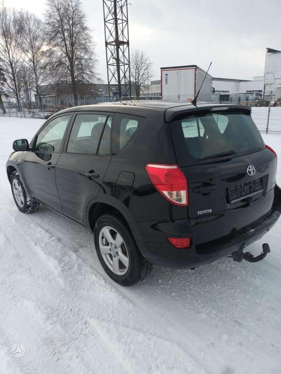 Black Toyota RAV4 2008 in Marijampole, with an engine capacity of 2.23 L and mileage of 203 thousand km for 4700 €, photo 2 on AUTOMOTO.COM.LV
