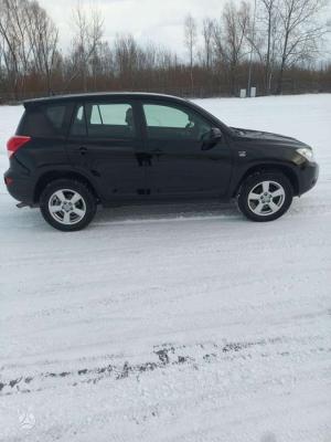 Black Toyota RAV4 2008 in Marijampole, with an engine capacity of 2.23 L and mileage of 203 thousand km for 4700 €, photo 5 on AUTOMOTO.COM.LV