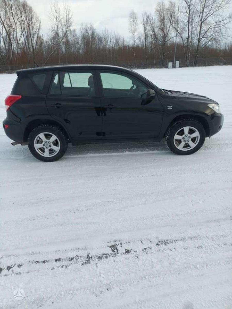 Black Toyota RAV4 2008 in Marijampole, with an engine capacity of 2.23 L and mileage of 203 thousand km for 4700 €, photo 5 on AUTOMOTO.COM.LV