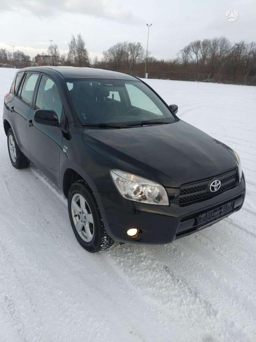 Black Toyota RAV4 2008 in Marijampole, with an engine capacity of 2.23 L and mileage of 203 thousand km for 4700 €, photo 6 on AUTOMOTO.COM.LV