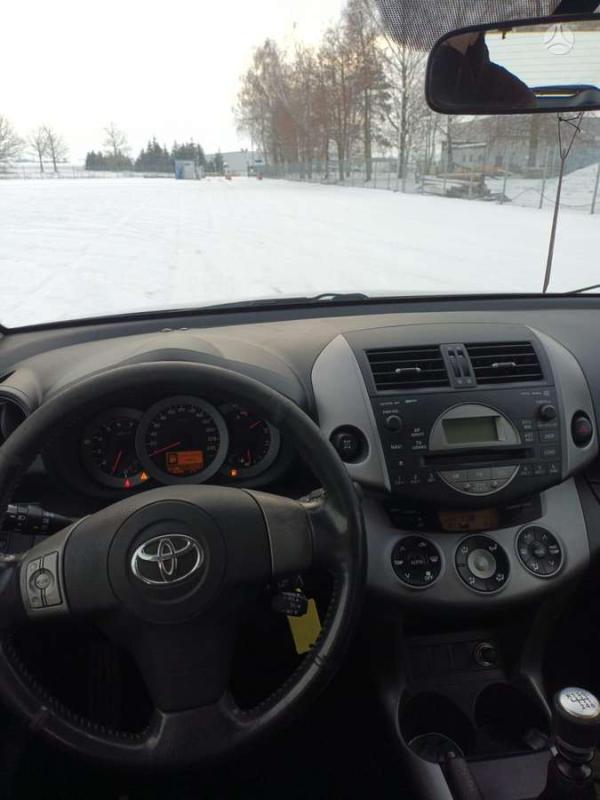 Melns Toyota RAV4 2008 Marijampole, ar dzinēja tilpumu 2.23 L un nobraukumu 203 tūkst. km par 4700 €, foto 8 vietnē AUTOMOTO.COM.LV