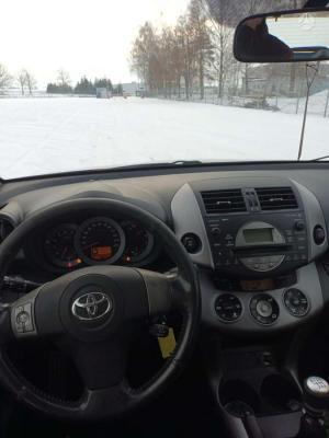 Black Toyota RAV4 2008 in Marijampole, with an engine capacity of 2.23 L and mileage of 203 thousand km for 4700 €, photo 8 on AUTOMOTO.COM.LV