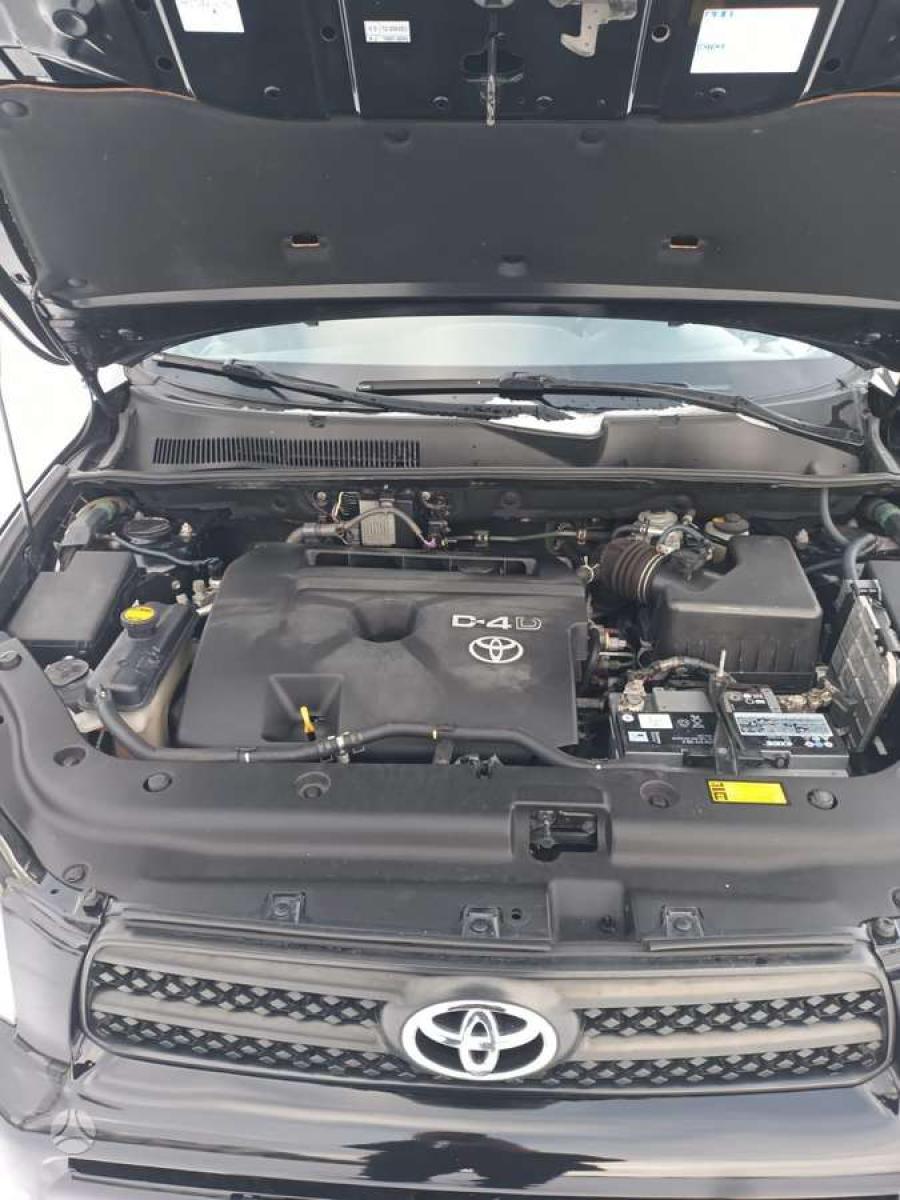 Black Toyota RAV4 2008 in Marijampole, with an engine capacity of 2.23 L and mileage of 203 thousand km for 4700 €, photo 9 on AUTOMOTO.COM.LV