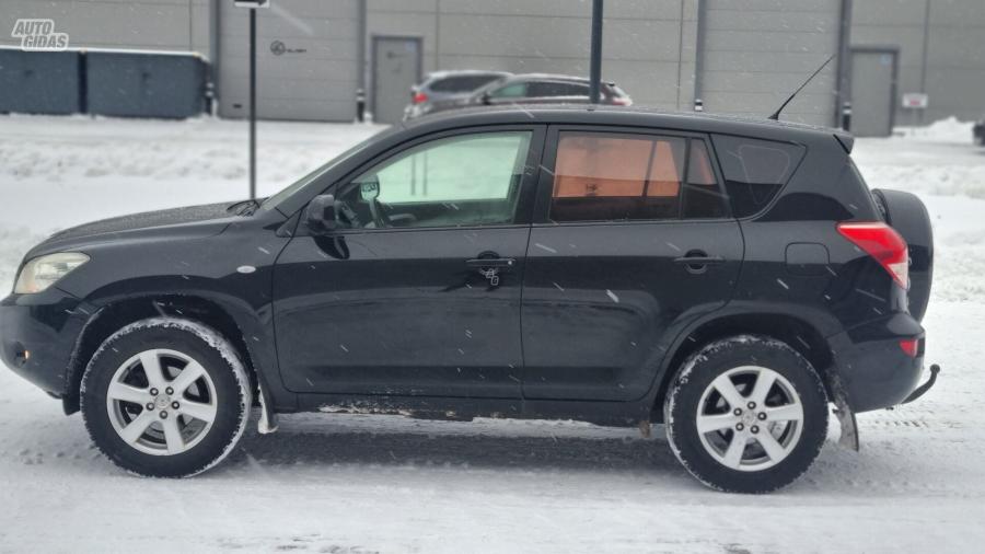 Black Toyota RAV4 2008 in Vilnius, with an engine capacity of 2.00 L and mileage of 237 thousand km for 5000 €, photo 2 on AUTOMOTO.COM.LV