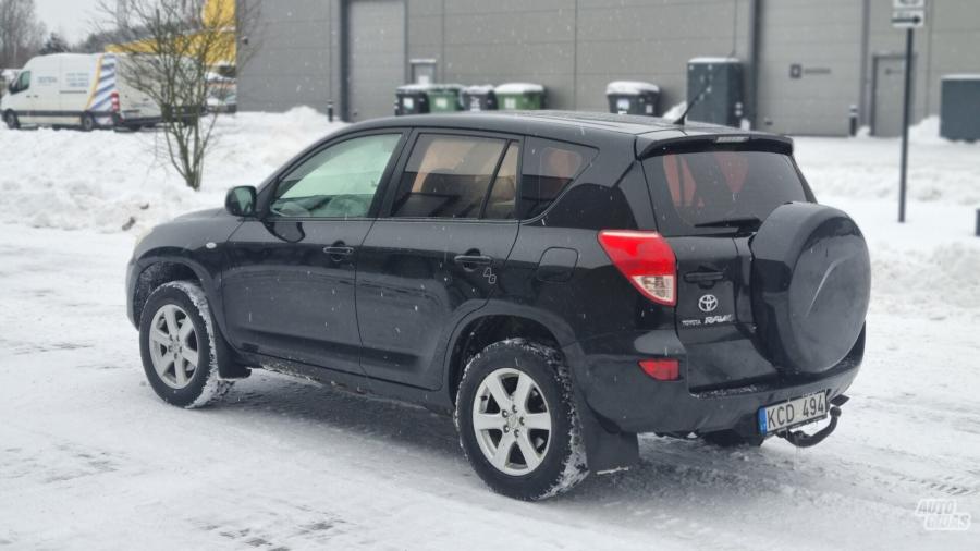 Black Toyota RAV4 2008 in Vilnius, with an engine capacity of 2.00 L and mileage of 237 thousand km for 5000 €, photo 3 on AUTOMOTO.COM.LV