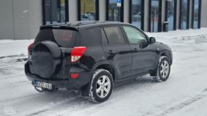 Black Toyota RAV4 2008 in Vilnius, with an engine capacity of 2.00 L and mileage of 237 thousand km for 5000 €, photo 4 on AUTOMOTO.COM.LV