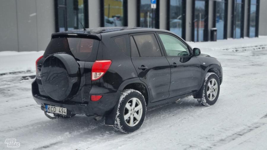 Black Toyota RAV4 2008 in Vilnius, with an engine capacity of 2.00 L and mileage of 237 thousand km for 5000 €, photo 4 on AUTOMOTO.COM.LV