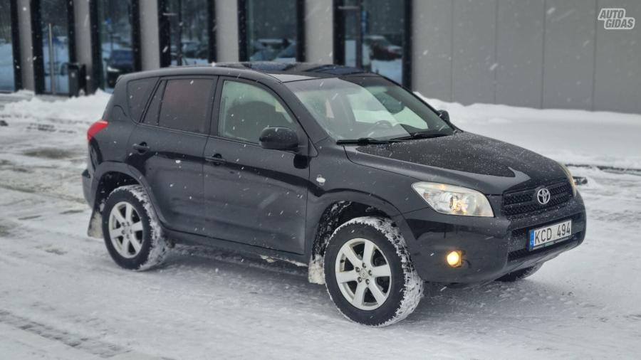 Black Toyota RAV4 2008 in Vilnius, with an engine capacity of 2.00 L and mileage of 237 thousand km for 5000 €, photo 6 on AUTOMOTO.COM.LV