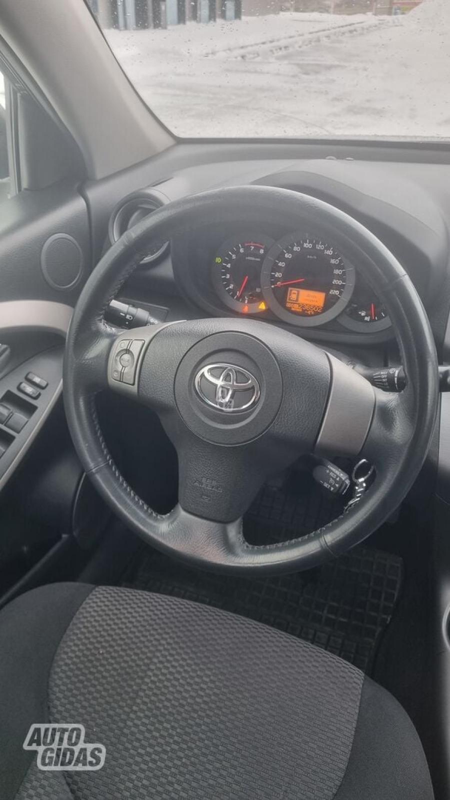 Black Toyota RAV4 2008 in Vilnius, with an engine capacity of 2.00 L and mileage of 237 thousand km for 5000 €, photo 10 on AUTOMOTO.COM.LV