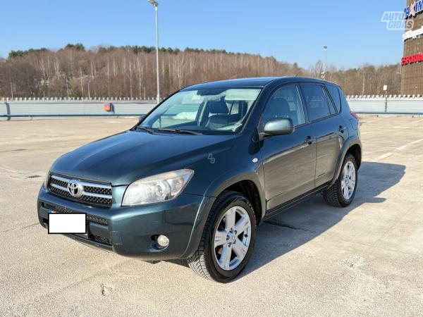 Black Toyota RAV4 2008 in Ukmerge, with an engine capacity of 2.20 L and mileage of 209 thousand km for 5500 €, photo 1 on AUTOMOTO.COM.LV