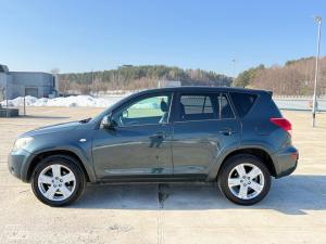 Black Toyota RAV4 2008 in Ukmerge, with an engine capacity of 2.20 L and mileage of 209 thousand km for 5500 €, photo 2 on AUTOMOTO.COM.LV