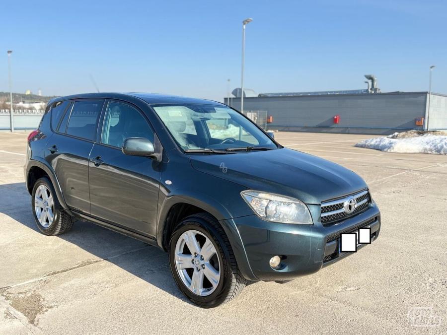 Black Toyota RAV4 2008 in Ukmerge, with an engine capacity of 2.20 L and mileage of 209 thousand km for 5500 €, photo 7 on AUTOMOTO.COM.LV