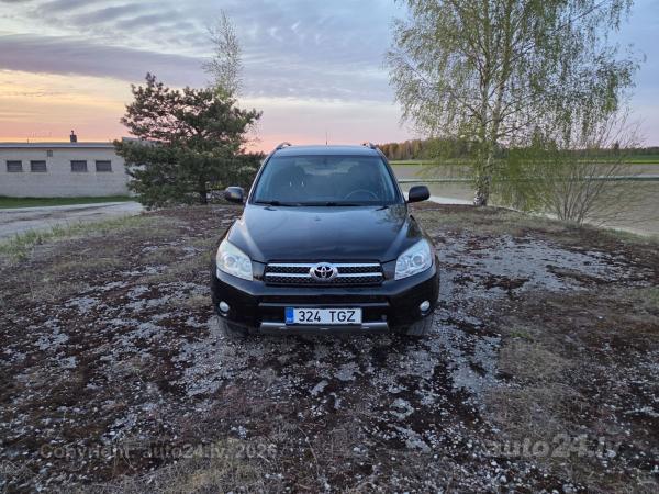 Melns Toyota RAV4 2008 Tallina, ar dzinēja tilpumu 2.20 L un nobraukumu 310 tūkst. km par 3900 €, foto 1 vietnē AUTOMOTO.COM.LV