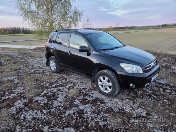 Melns Toyota RAV4 2008 Tallina, ar dzinēja tilpumu 2.20 L un nobraukumu 310 tūkst. km par 3900 €, foto 2 vietnē AUTOMOTO.COM.LV