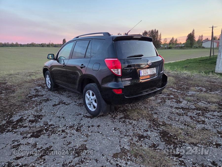 Black Toyota RAV4 2008 in Tallinn, with an engine capacity of 2.20 L and mileage of 310 thousand km for 3900 €, photo 5 on AUTOMOTO.COM.LV