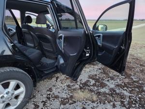 Black Toyota RAV4 2008 in Tallinn, with an engine capacity of 2.20 L and mileage of 310 thousand km for 3900 €, photo 11 on AUTOMOTO.COM.LV