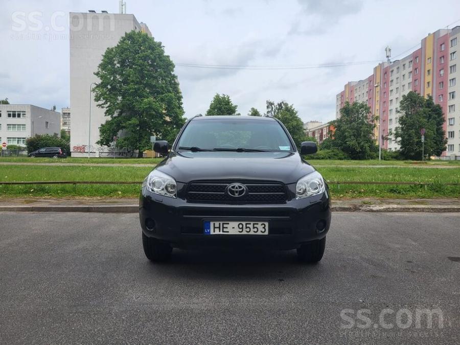 Melns Toyota RAV4 2008 Rīga, ar dzinēja tilpumu 2.00 L un nobraukumu 266 tūkst. km par 4000 €, foto 1 vietnē AUTOMOTO.COM.LV
