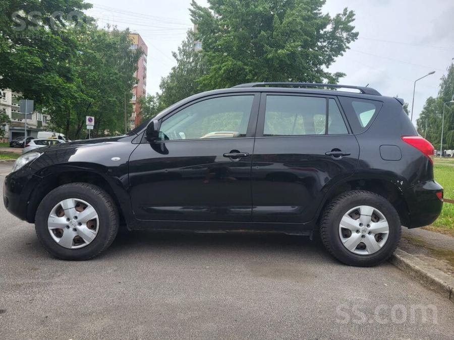 Melns Toyota RAV4 2008 Rīga, ar dzinēja tilpumu 2.00 L un nobraukumu 266 tūkst. km par 4000 €, foto 3 vietnē AUTOMOTO.COM.LV