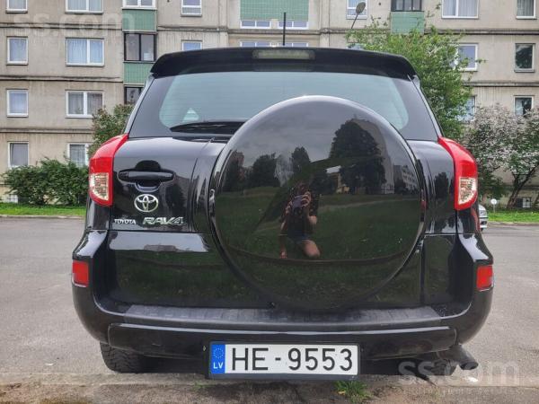 Melns Toyota RAV4 2008 Rīga, ar dzinēja tilpumu 2.00 L un nobraukumu 266 tūkst. km par 4000 €, foto 3 vietnē AUTOMOTO.COM.LV