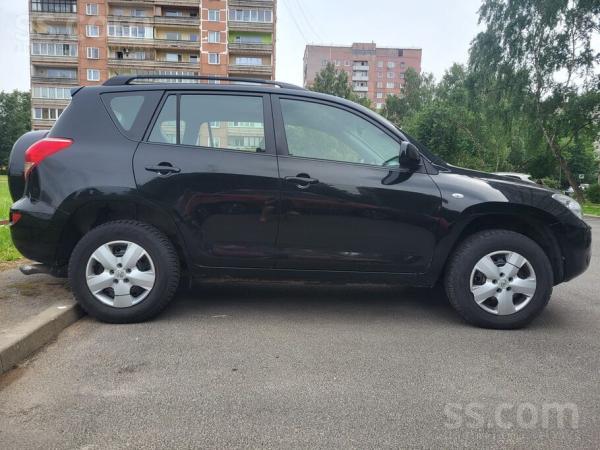 Melns Toyota RAV4 2008 Rīga, ar dzinēja tilpumu 2.00 L un nobraukumu 266 tūkst. km par 4000 €, foto 4 vietnē AUTOMOTO.COM.LV